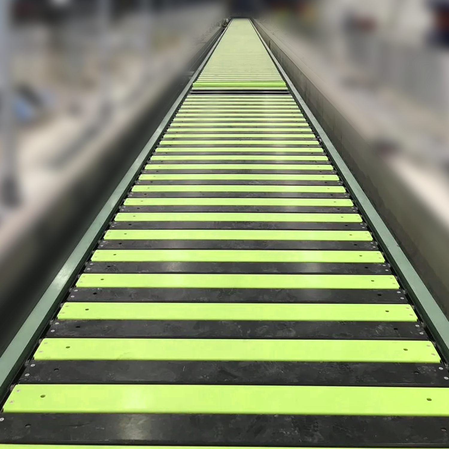 Slat Conveyor - Atmos | Warehouse Automation | Global Robotics Company
