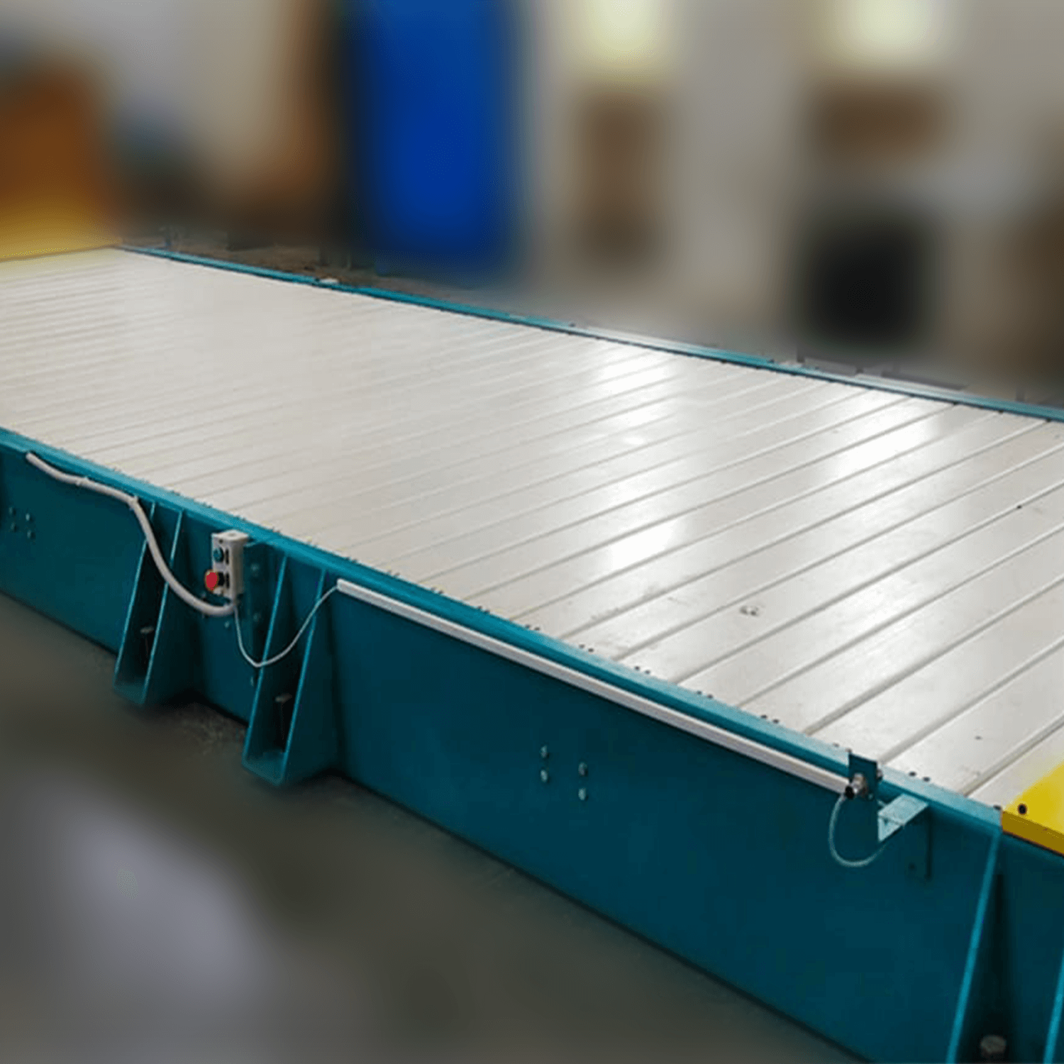 Slat Conveyor - Atmos | Warehouse Automation | Global Robotics Company